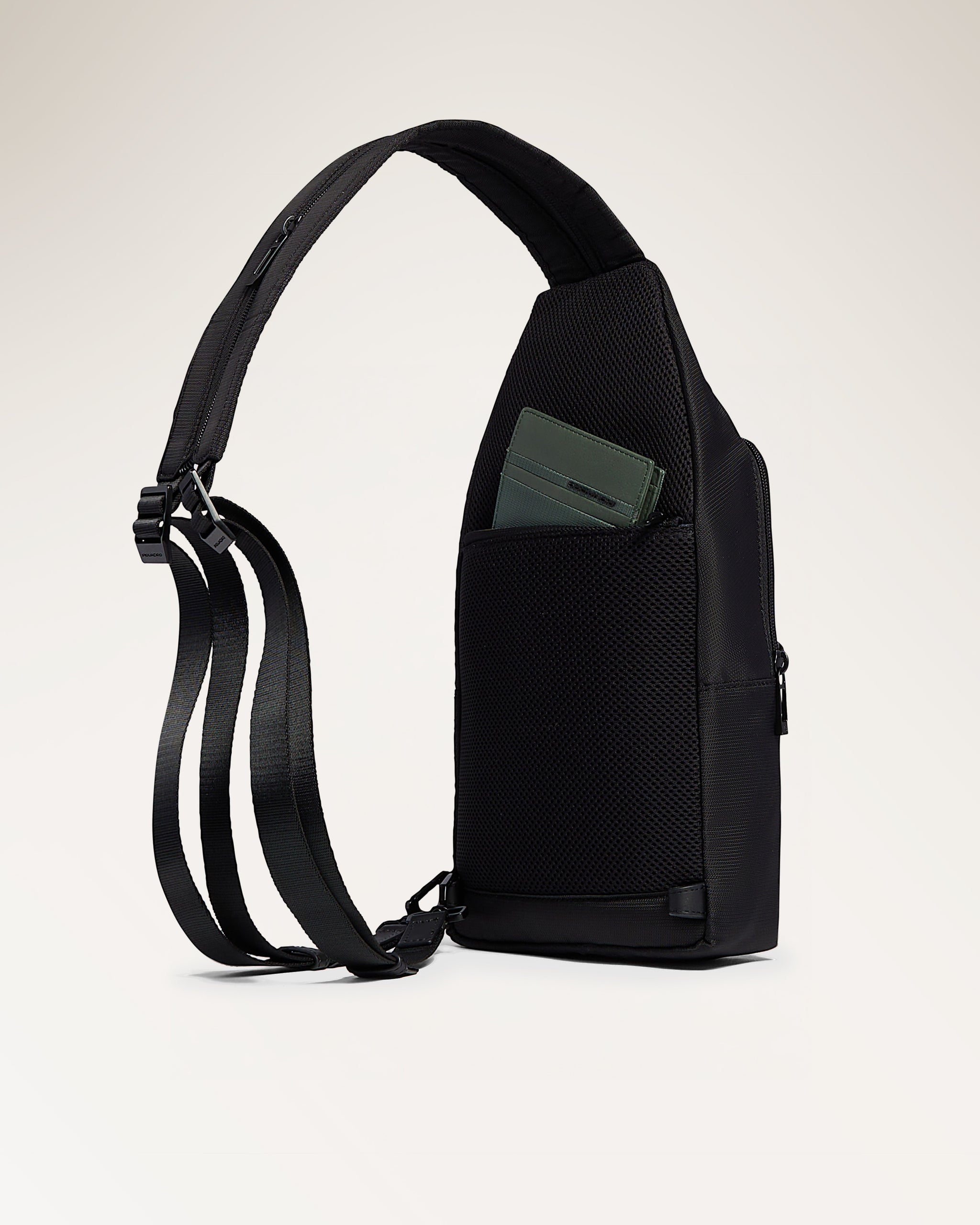 Single-Compartment iPad Sling Bag | Piquadro - Anna Virgili Online