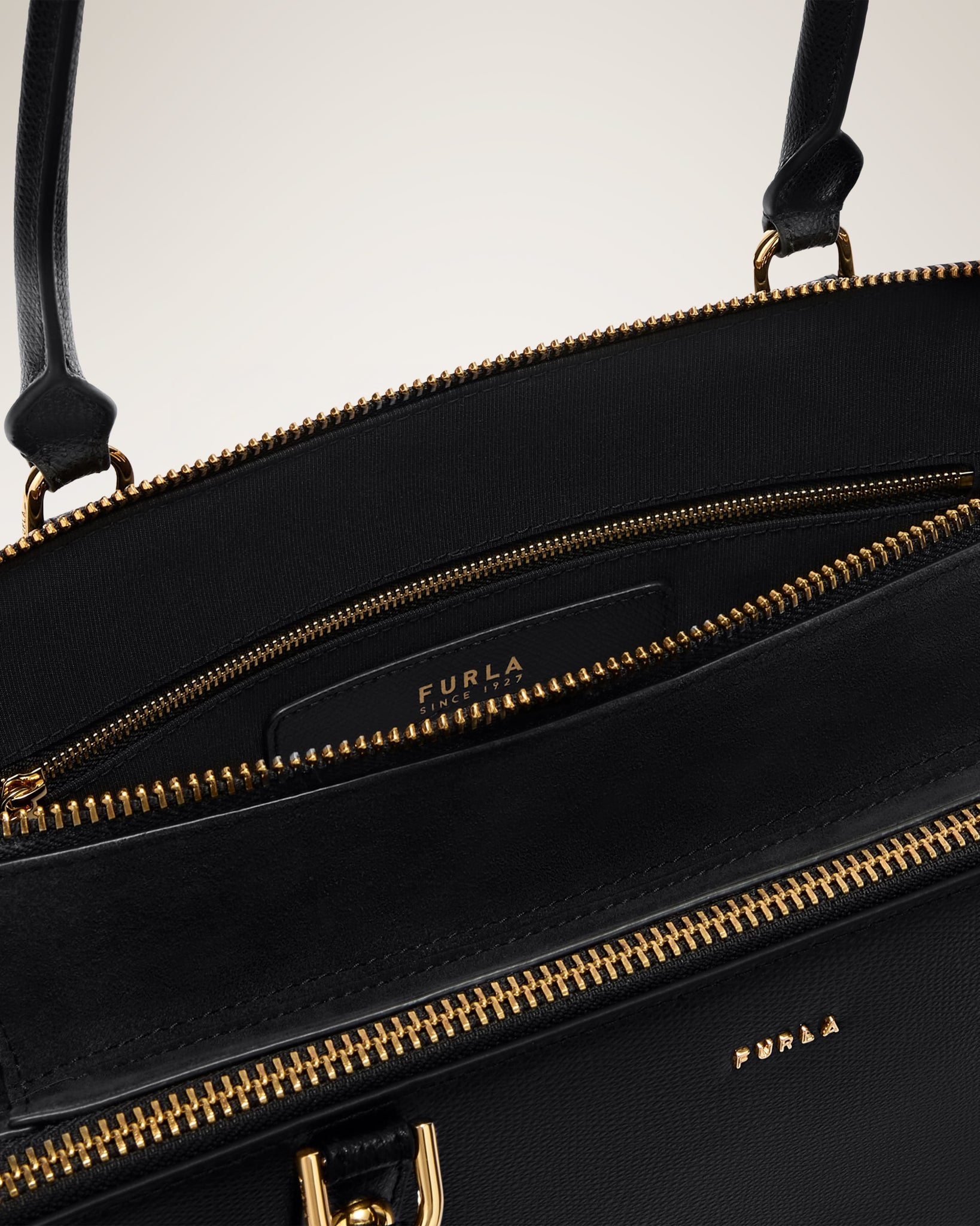 Giulia M Boston Bag Black | Furla - Anna Virgili Online