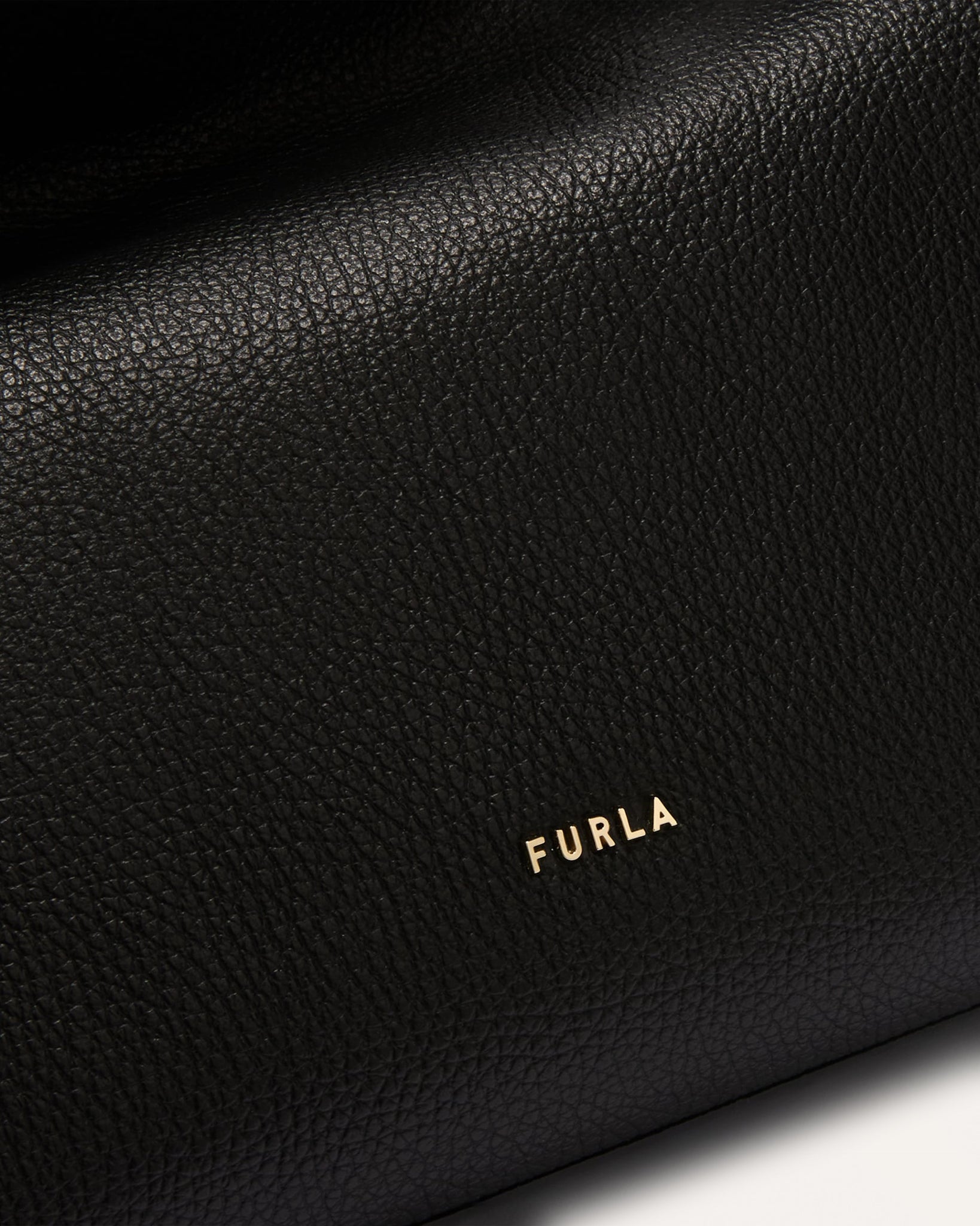Lara M Hobo Bag Black | Furla - Anna Virgili Online