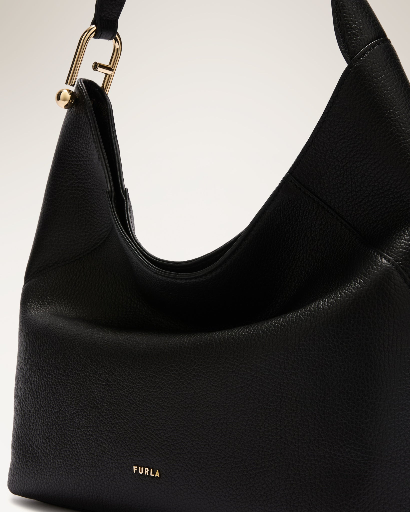 Lara M Hobo Bag Black | Furla - Anna Virgili Online