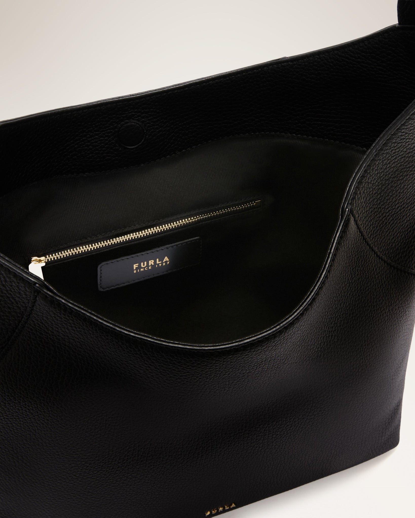 Lara M Hobo Bag Black | Furla - Anna Virgili Online